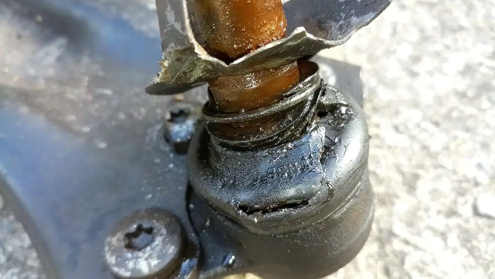 Changer les triangles de suspension - C3 Pluriel